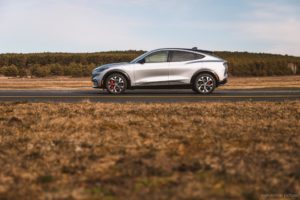 Ford Mustang Mach-E ermöglicht teilautonomes Fahren mit BlueCruise-Technologie auf britischen ...