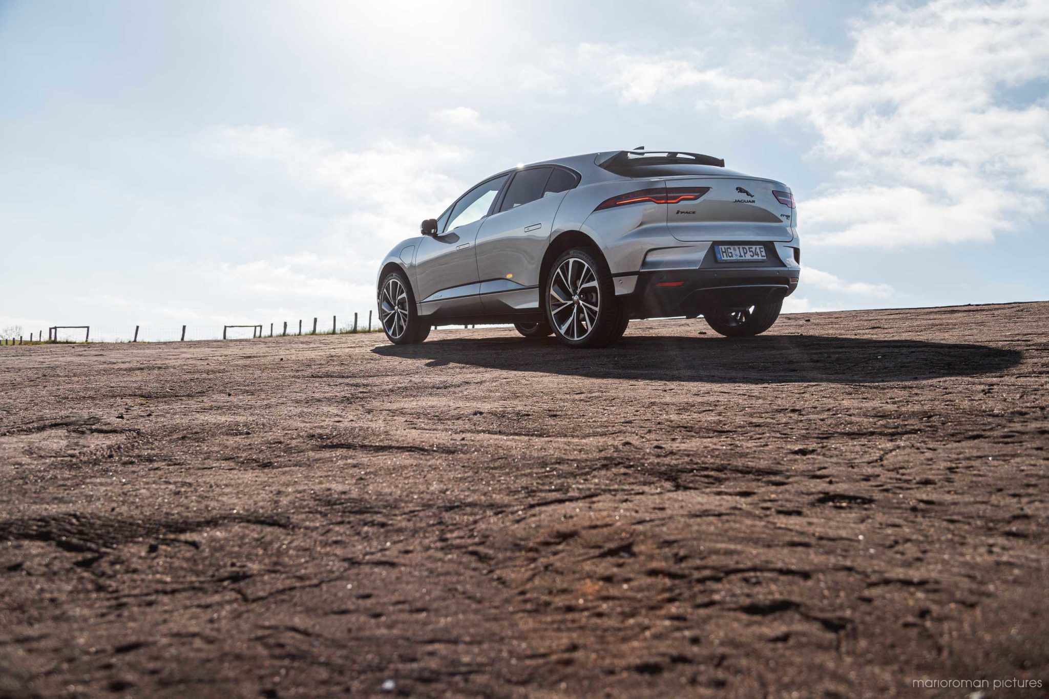 Jaguar I-Pace (2021) - Jäger auf leisen Pfoten | Fahrbericht ...