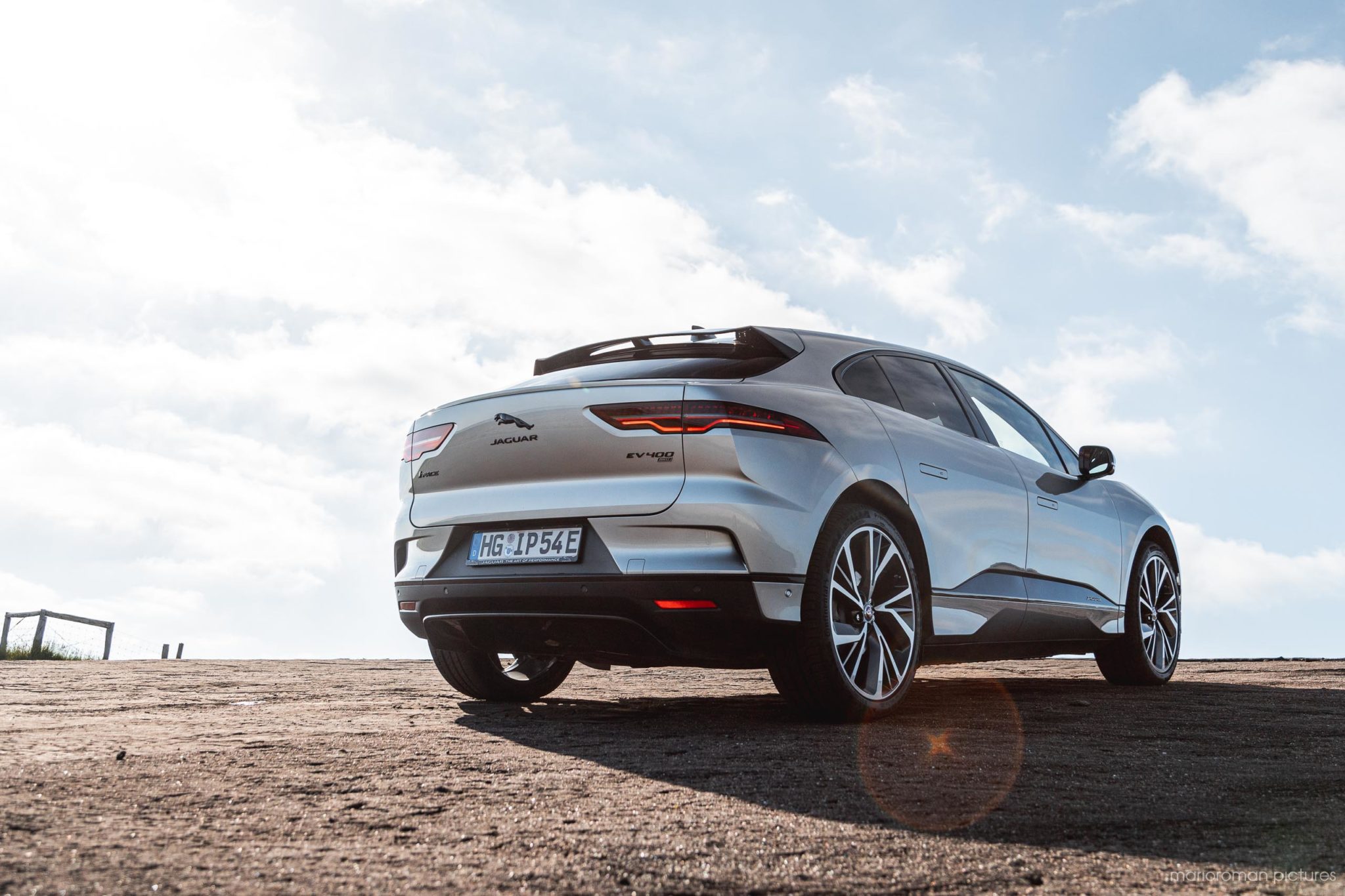 Jaguar I-Pace (2021) - Jäger auf leisen Pfoten | Fahrbericht ...