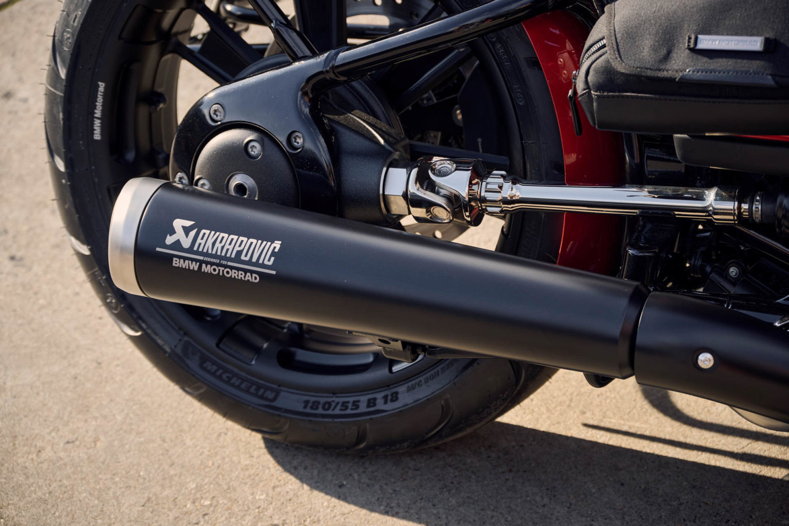 Akrapovic verfeinert den Sound der BMW R 18 | Fanaticar Magazin