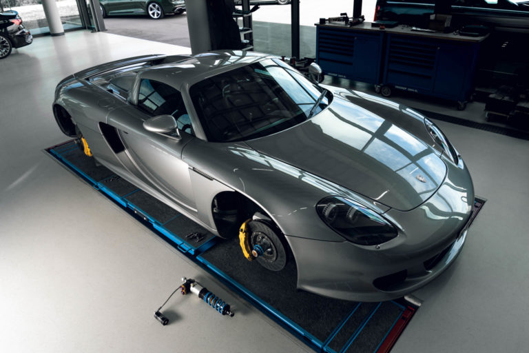 KW Gewindefahrwerk für den legendären Porsche Carrera GT | Fanaticar ...