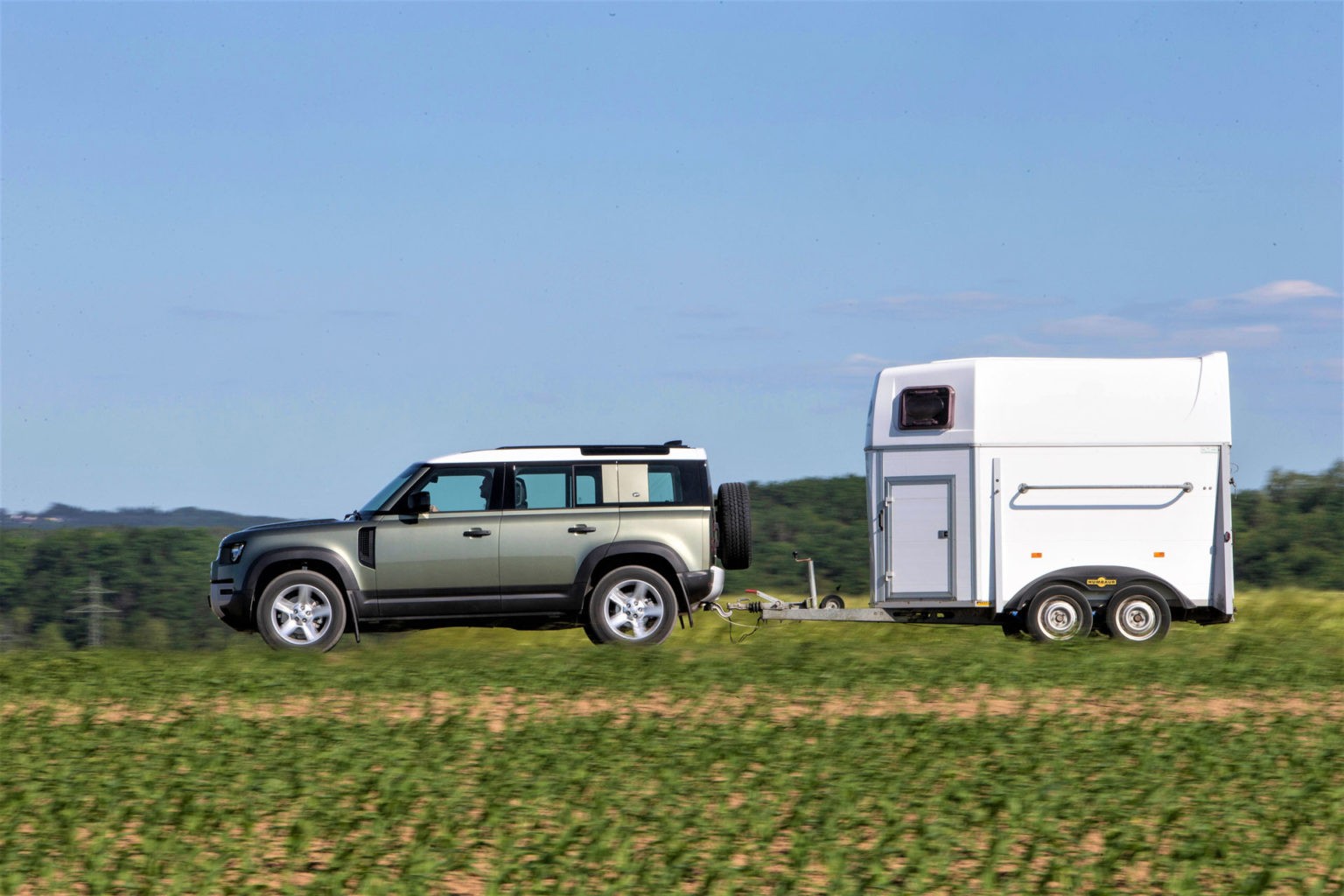 Land Rover Defender 75th Limited Edition als Stargast bei Horses ...