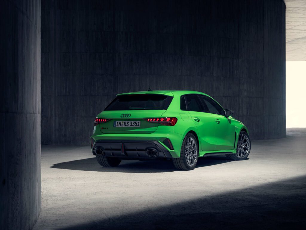 Der neue Audi RS 3 (2025) schnappt sich dank Torque Splitter Rekordzeit ...