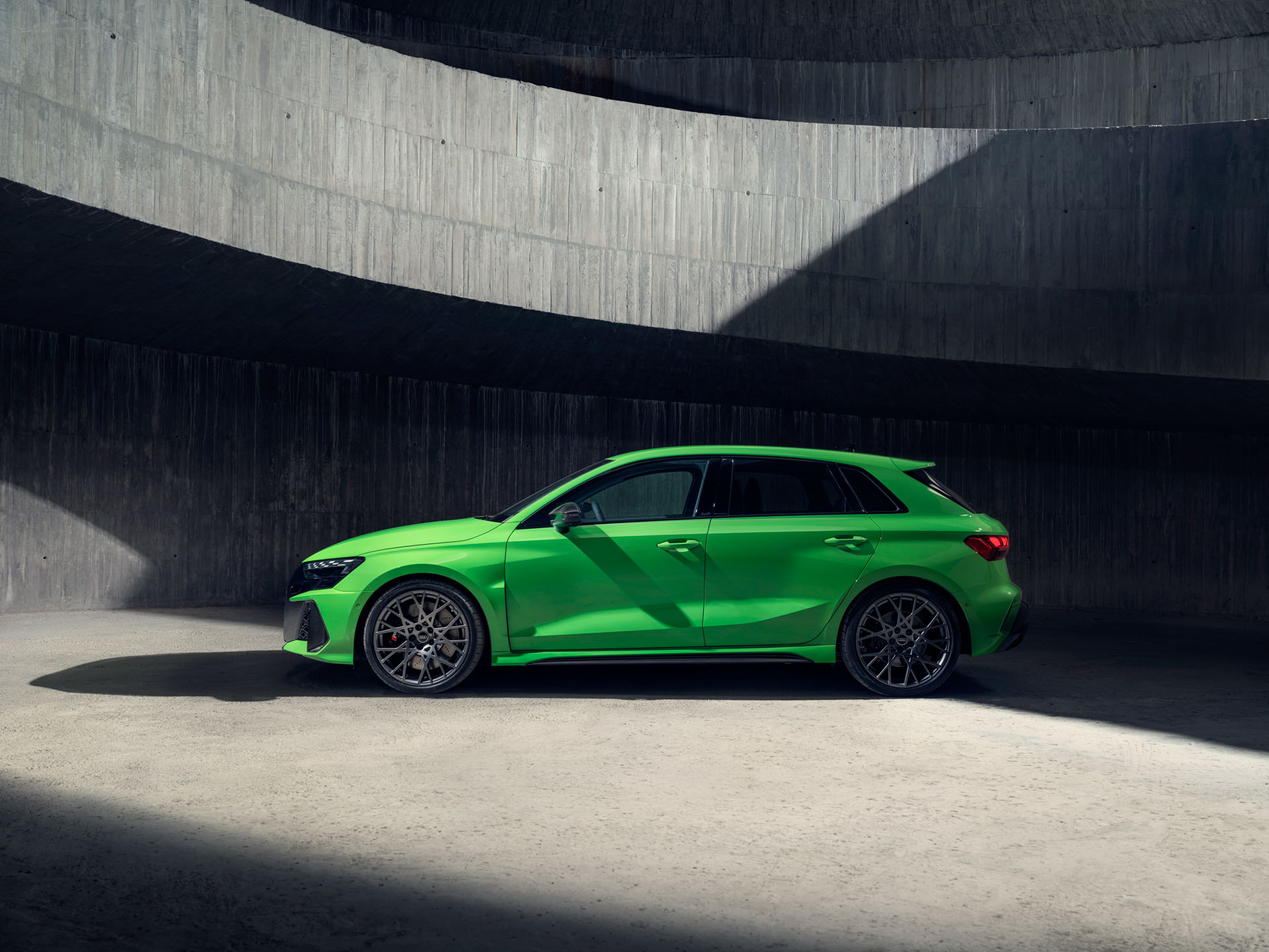 Der neue Audi RS 3 (2025) schnappt sich dank Torque Splitter Rekordzeit ...
